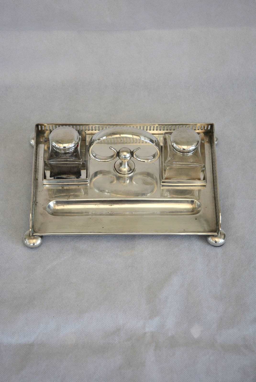 English Walker And Hall Silver Plated Ink Stand Desk Stand - Decorative ...